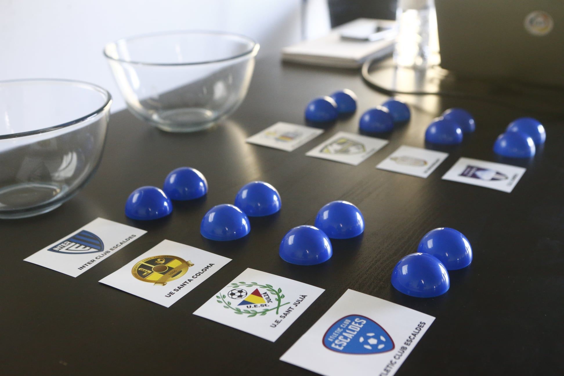 El Sant Julià es fa el boig amb la triplicitat de contractes que la FAF ...