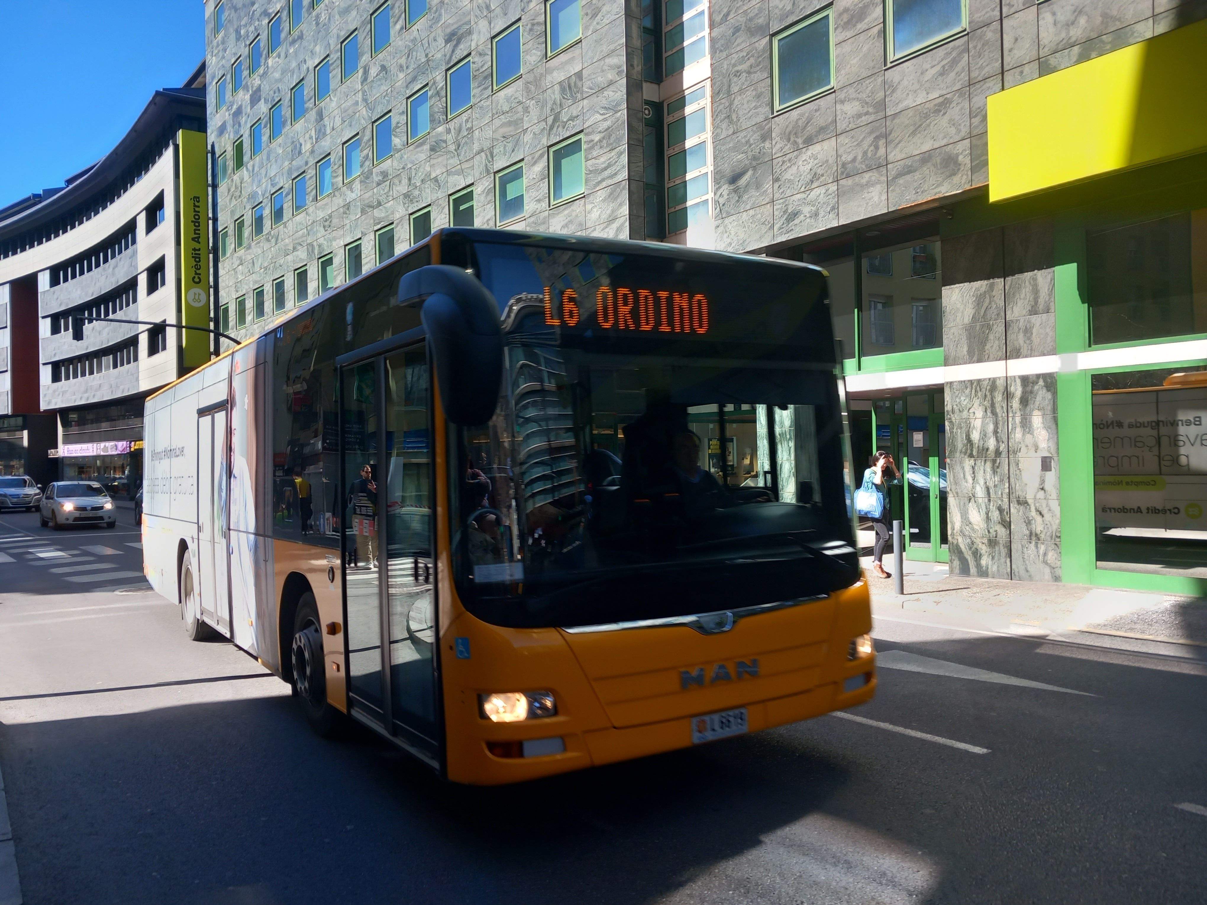 L’acord entre les companyies de bus i el Govern per l’abonament gratuït ...
