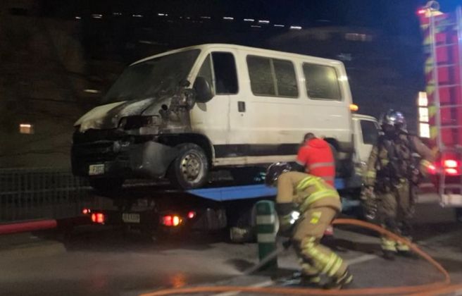 Calcinat un vehicle a l’avinguda Salou de la capital - Altaveu el diari ...