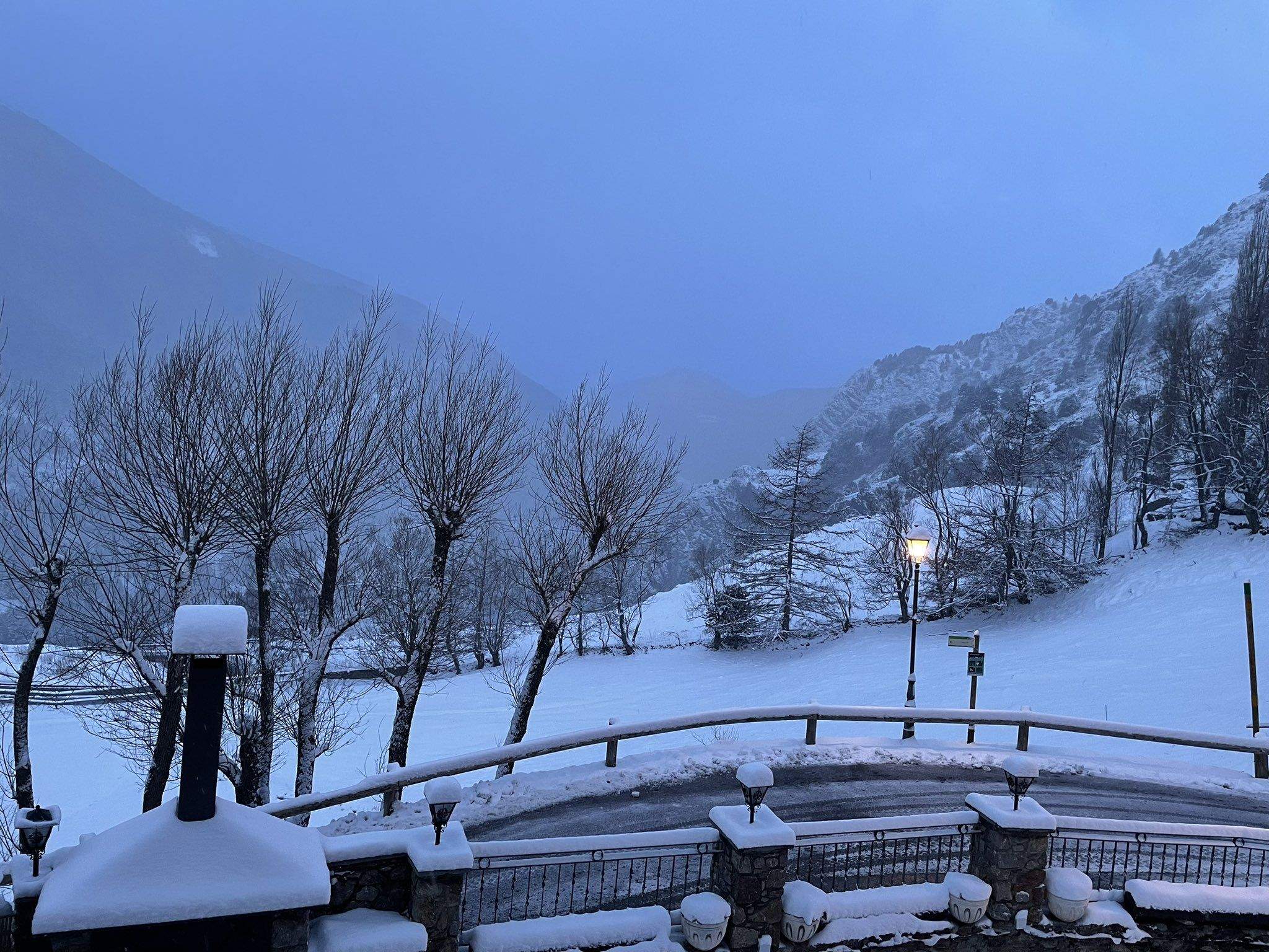 El vent modela les acumulacions de neu i a les Fonts d’Arinsal deixa 27 ...