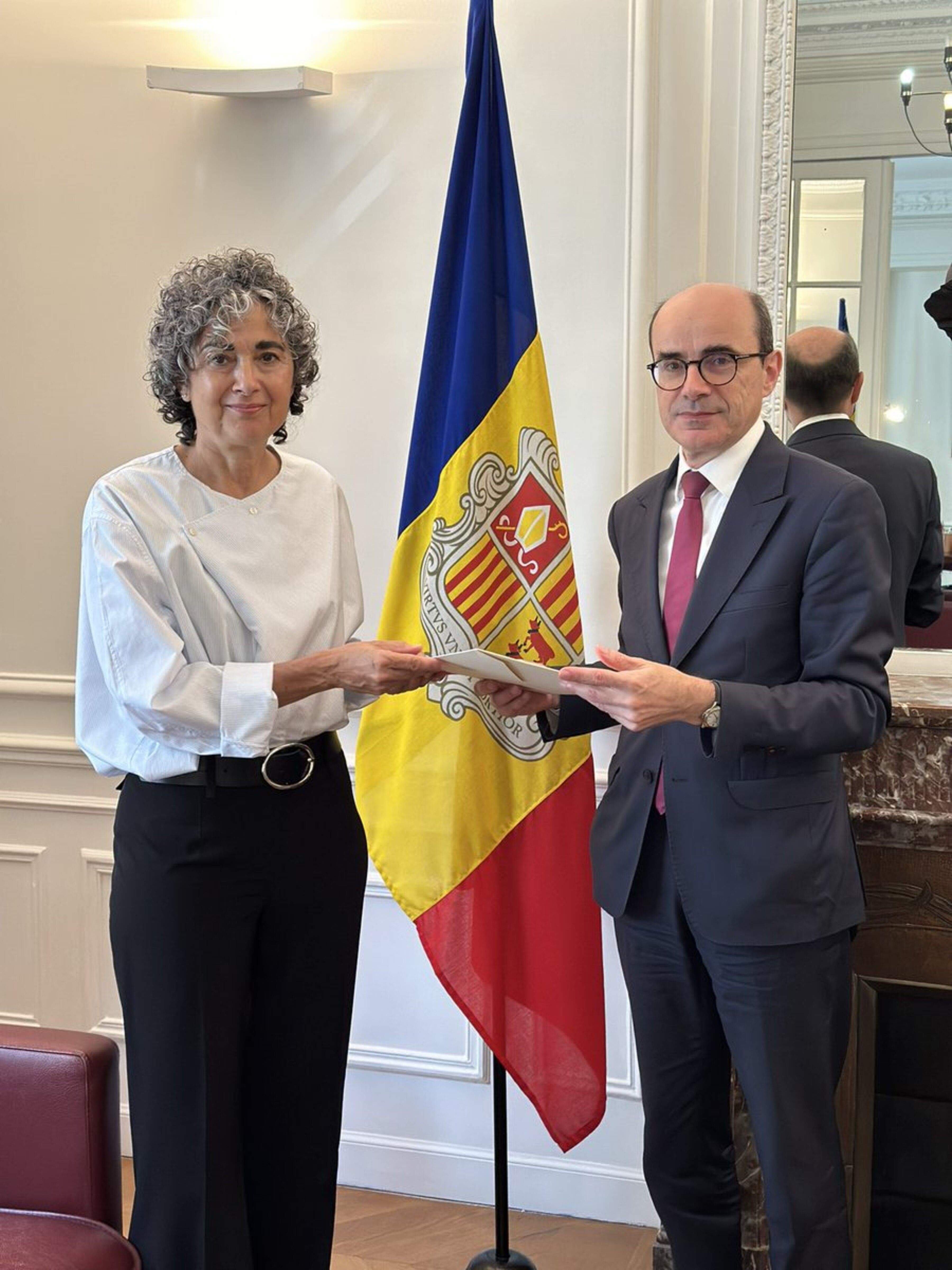 Descarrega s’acomiada de Portugal, Rabasa aterra a París i Clara Pintat ...