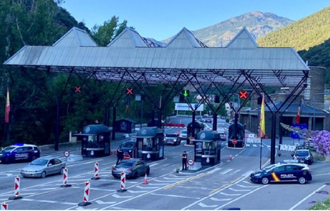 Interceptats al riu Runer tres joves turistes que volien entrar al país ...