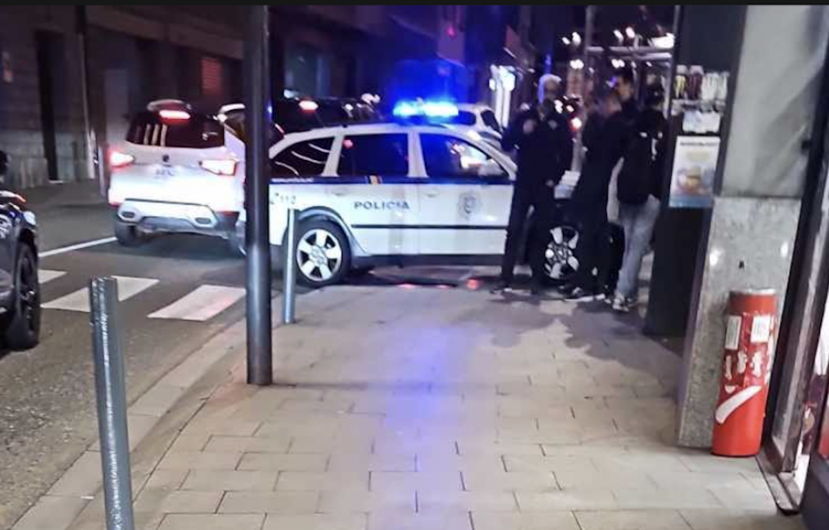 La policia intervé per aturar una batussa en un bar de l’avinguda Santa ...