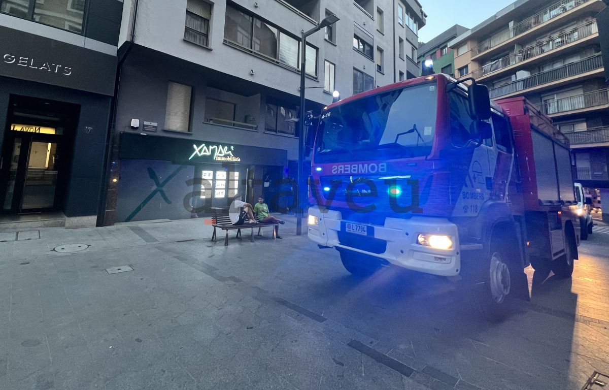 Deixa una olla amb aigua a la vitro encesa, s’adorm i acaba obligant ...