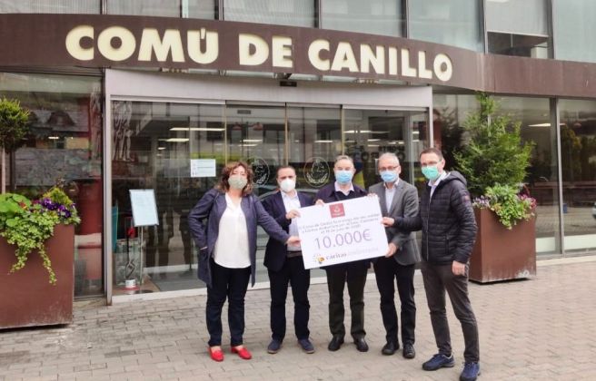 El comú de Canillo lliura un xec de 10.000 euros a Càritas - Altaveu el ...